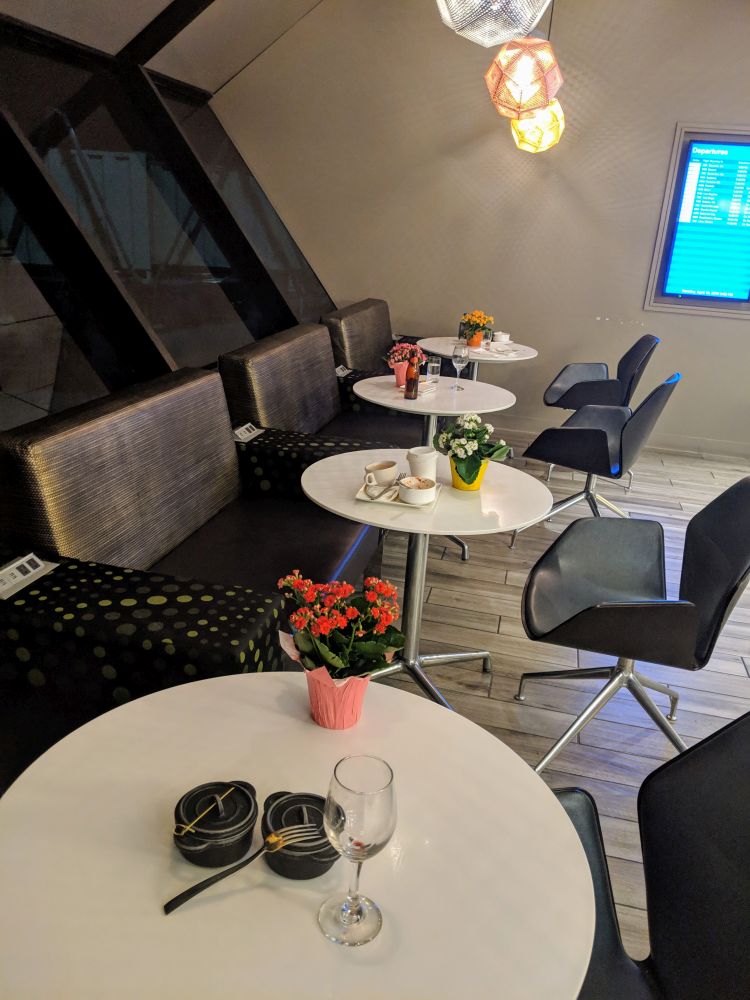 Review: Escape Lounge Oakland - Travel Codex