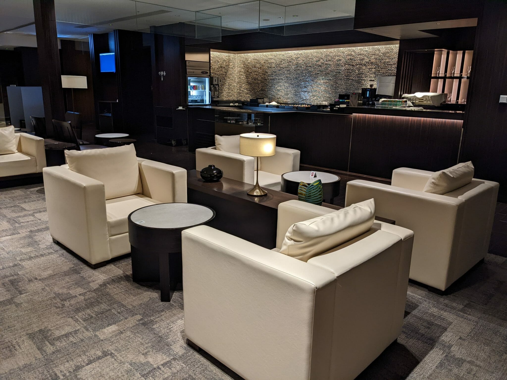 Review: JAL First Class Lounge Tokyo Narita - Travel Codex