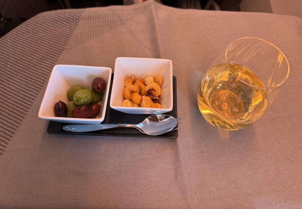 Review: JAL Business Class Chicago to Tokyo on the 777-300ER - Travel Codex